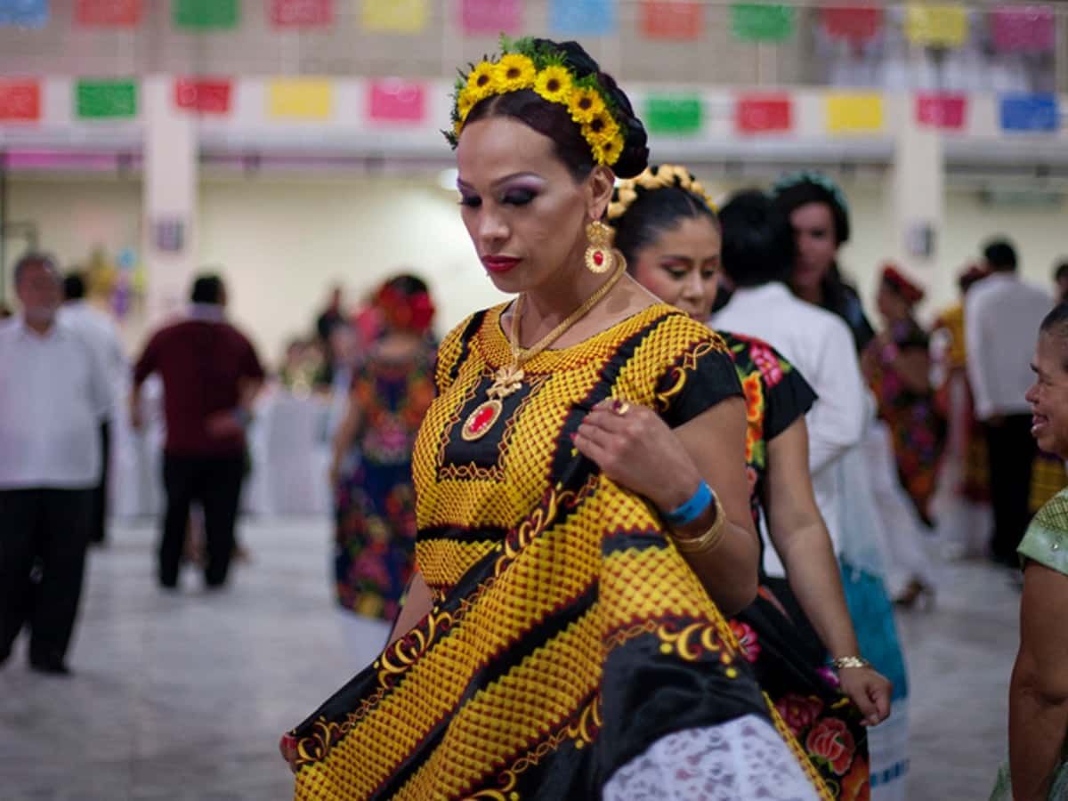 Muxes. El tercer género — TlacuacheBlue.com